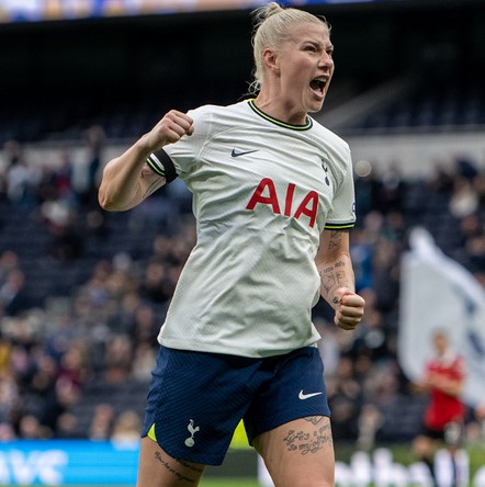 Celebrating Bethany England – Spurs Women Blog